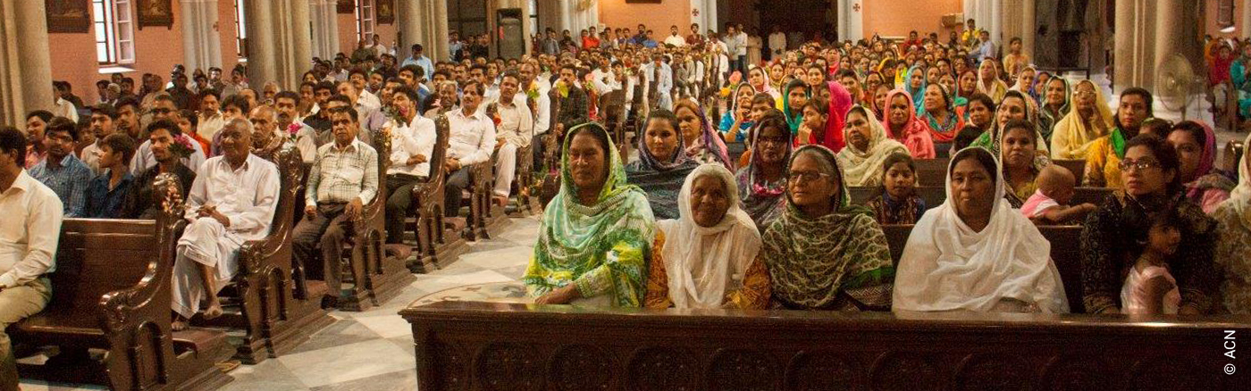 Pakistani Catholics volunteer for Church security