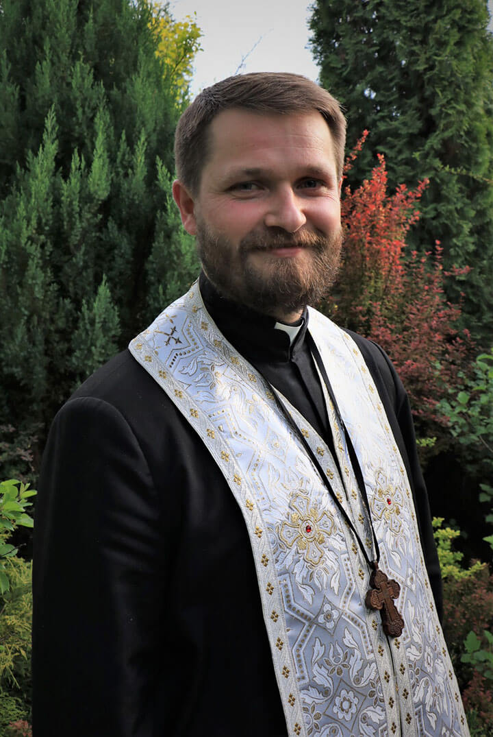 Ukrainian Priest: “The Church should be with the faithful, with its ...