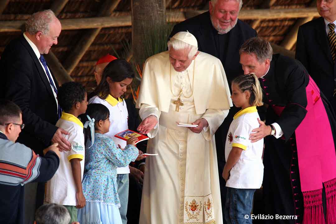 La Biblia del Niño: 45 años enseñando a millones de niños el amor de ...